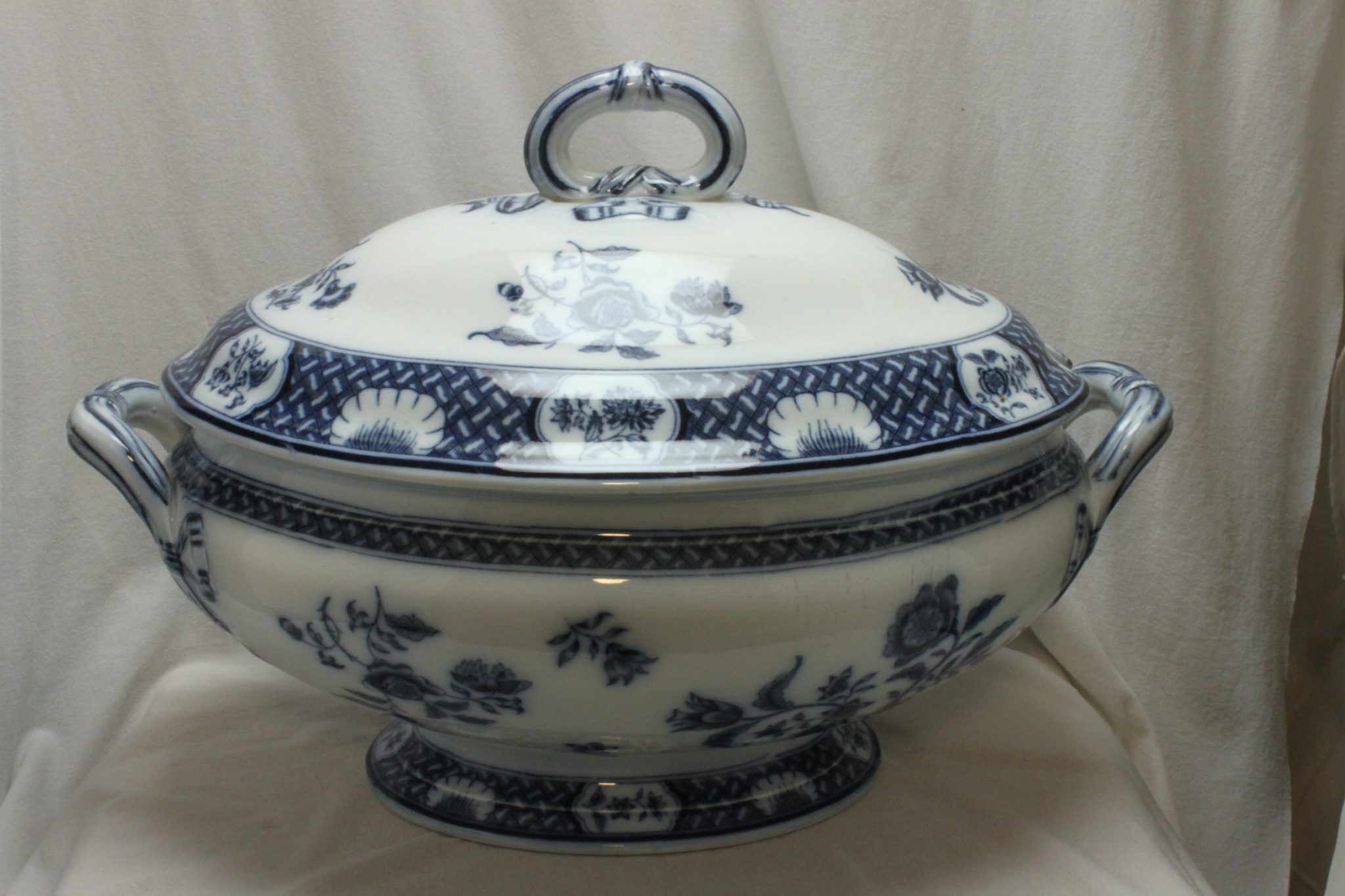 Minton blue and white tureen “Bath Japan” pattern – China Rose Antiques
