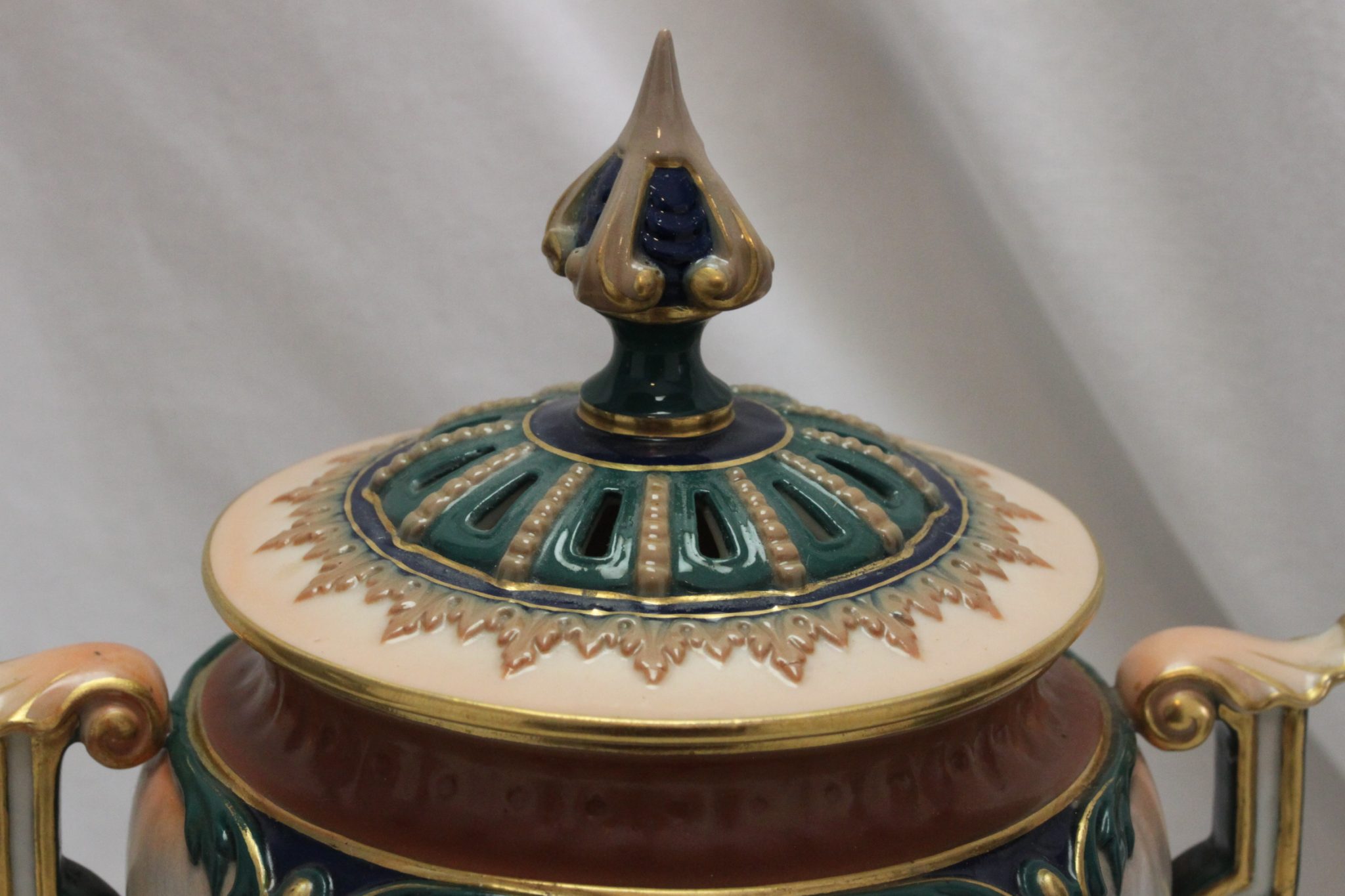 Hand painted Royal Worcester pot-pourri – China Rose Antiques
