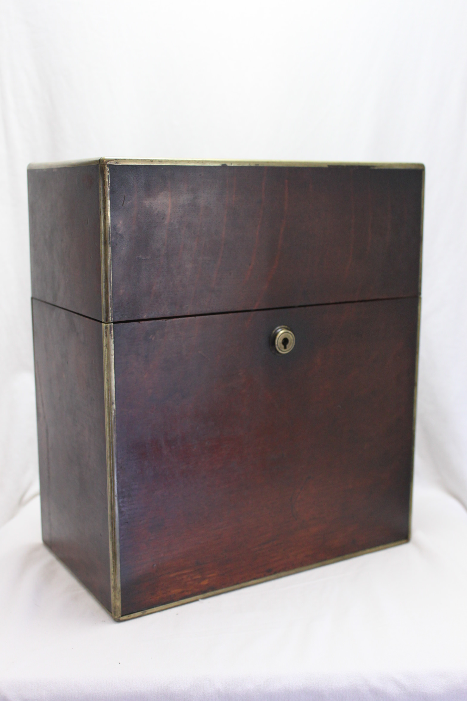 Oak campaign decanter box with decanters – China Rose Antiques