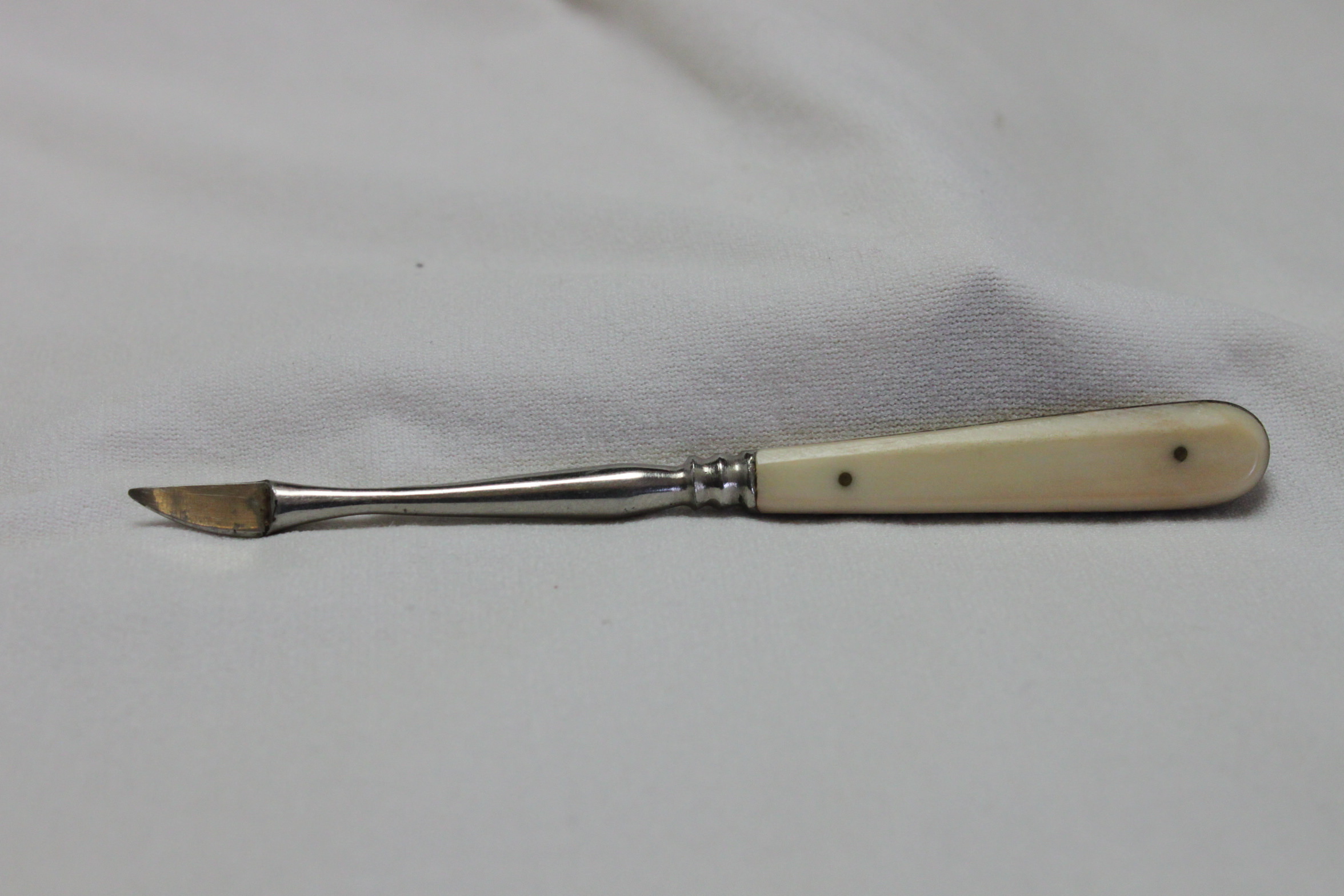 Seam cutter with bone handle – China Rose Antiques