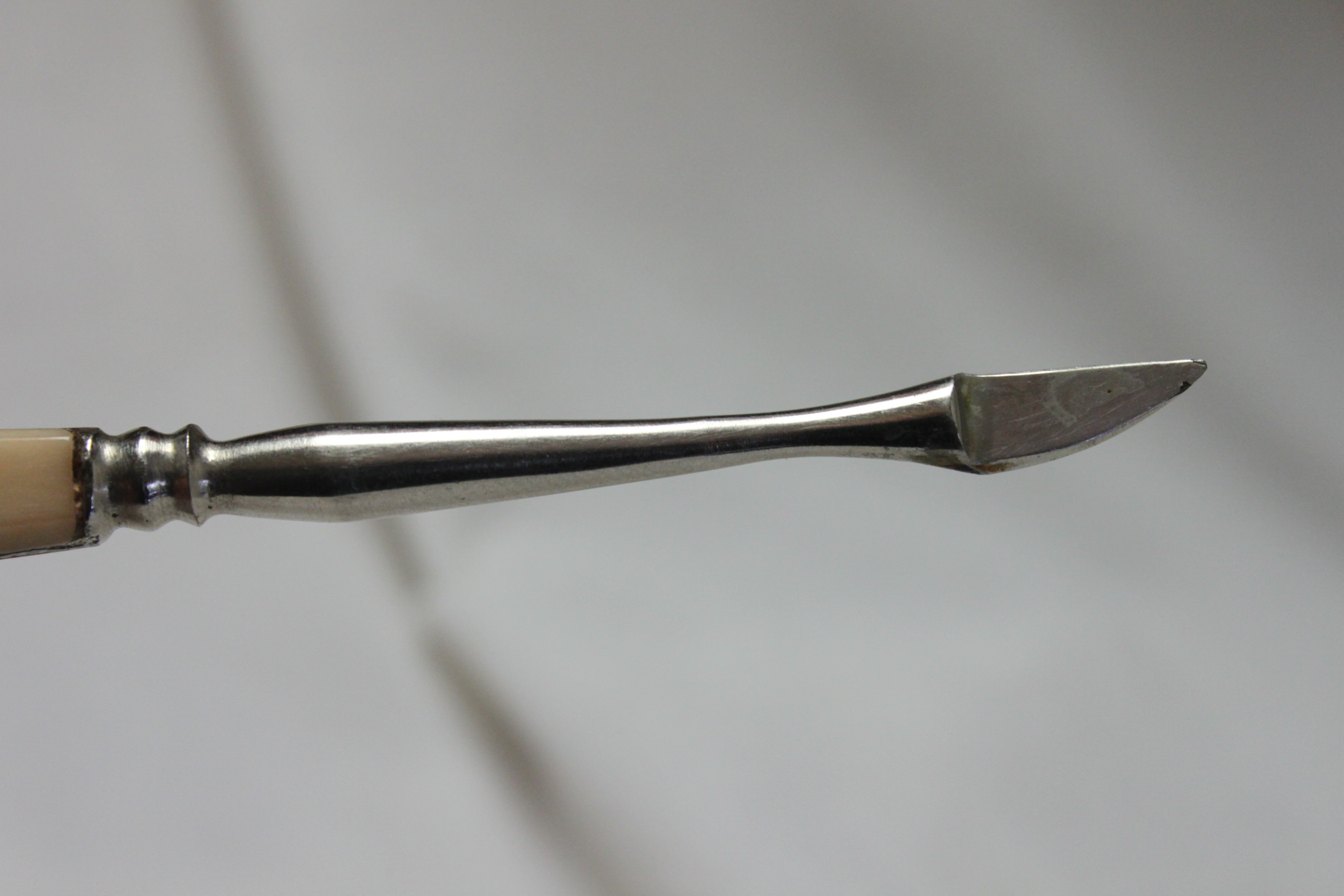 Seam cutter with bone handle – China Rose Antiques